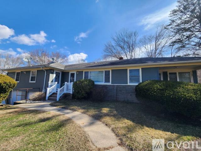 2 BR, 1 BA Apartment 3 Islanda Court, East Lyme, CT 06333