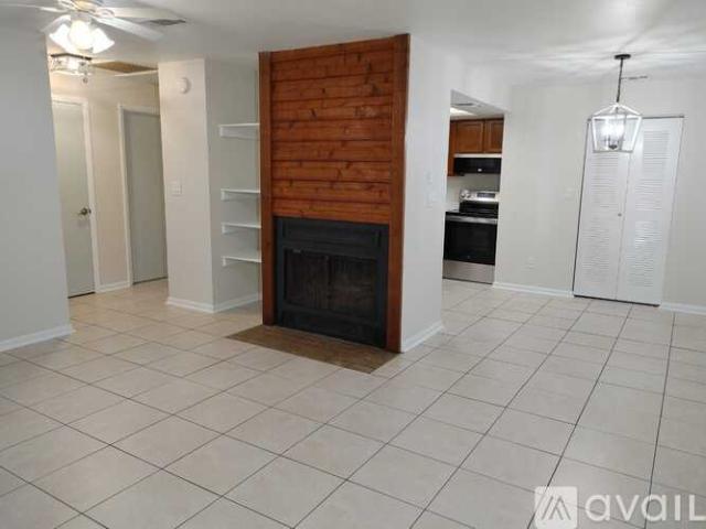 2 BR, 1 BA Apartment 4405 SW 74th Terrace, Unit A, Gainesville, FL 32608