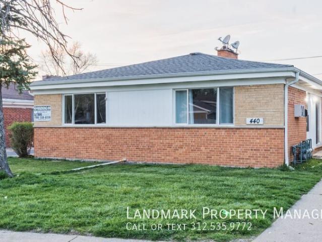 2 BR, 1 BA Apartment 440 W Division St Villa Park, IL 60181