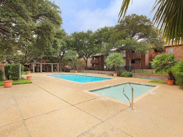 2 BR, 1 BA Apartment 4411 Callaghan Rd Unit 210, San Antonio, TX 78228