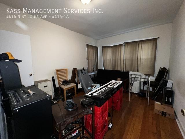2 BR, 1 BA Apartment 4416 N St Louis Ave, Chicago, IL 60625