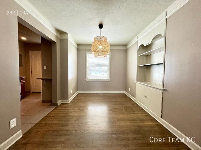 2 BR, 1 BA Apartment 4419 Roanoke Pkwy Kansas City MO, Kansas City, MO 64111