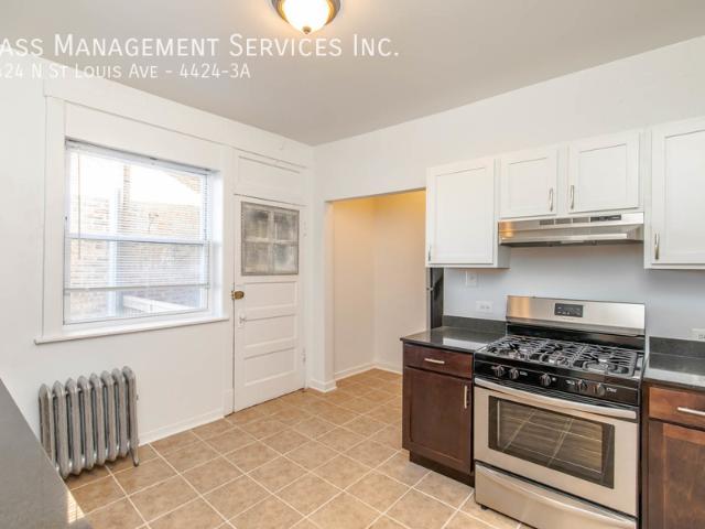 2 BR, 1 BA Apartment 4424 N St Louis Ave, Chicago, IL 60625