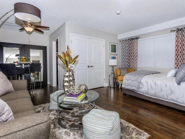 2 BR, 1 BA Apartment 4440 Roanoke Parkway Unit 4340 205, Kansas City, MO 64111