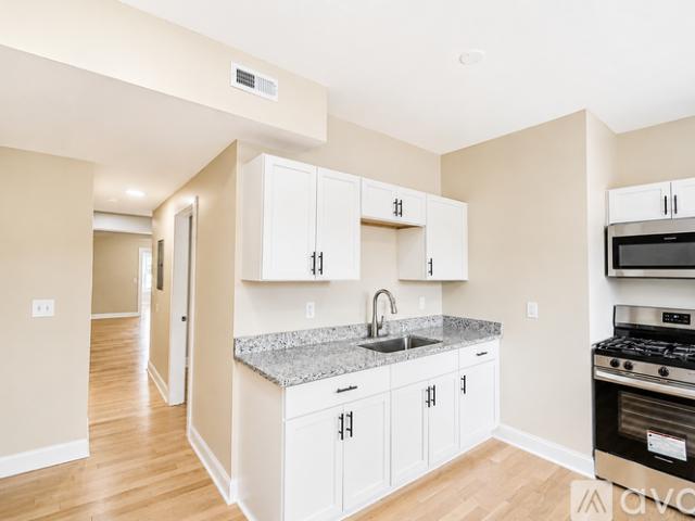 2 BR, 1 BA Apartment 4468 Pearl Road, Unit 2C, Cleveland, OH 44109