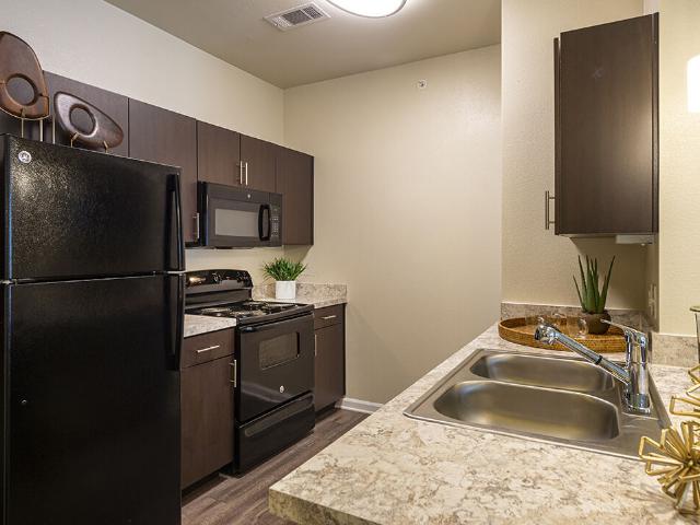 2 BR, 1 BA Apartment 4501 Brazosport Blvd N Unit 04208, Clute, TX 77531