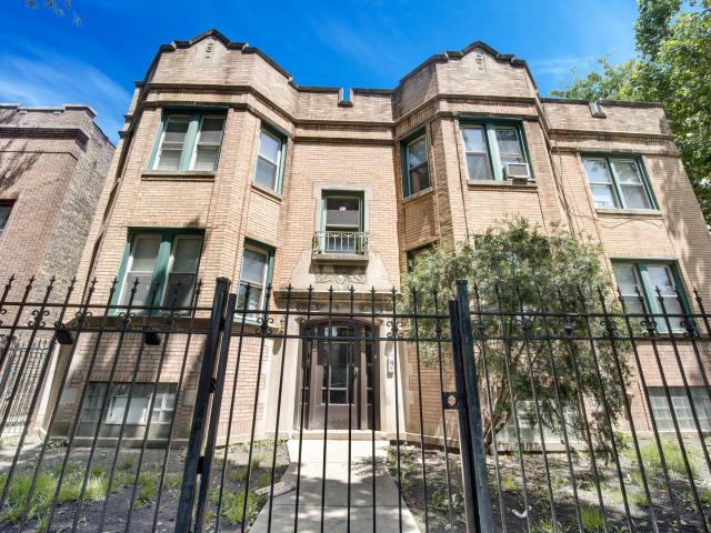 2 BR, 1 BA Apartment 4502 West Montana St, Chicago, IL 60639