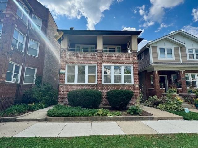 2 BR, 1 BA Apartment 4504 N Troy St, Chicago, IL 60625