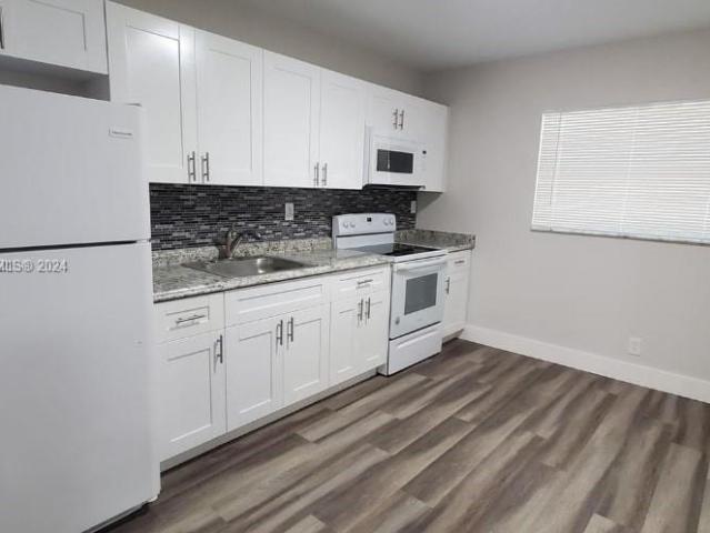 2 BR, 1 BA Apartment 450 Southwest 2nd St, Pompano Beach, FL 33060