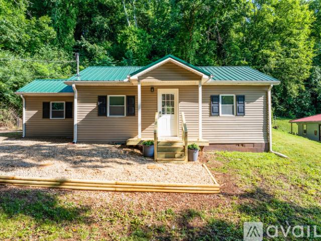 2 BR, 1 BA Apartment 4516 Sevierville Pike, Knoxville, TN 37920