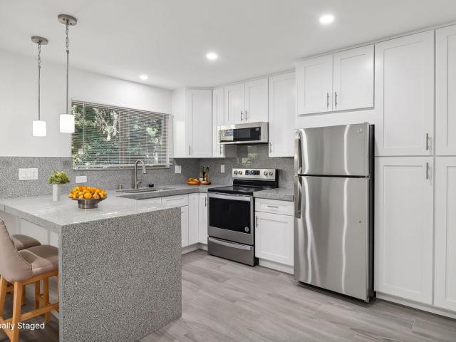 2 BR, 1 BA Apartment 458 Ballantyne Street, El Cajon, CA 92020