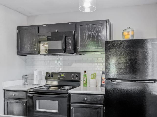 2 BR, 1 BA Apartment 4600 West Pioneer Drive, Irving, TX 75061
