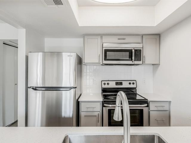 2 BR, 1 BA Apartment 4600 West Pioneer Drive, Irving, TX 75061