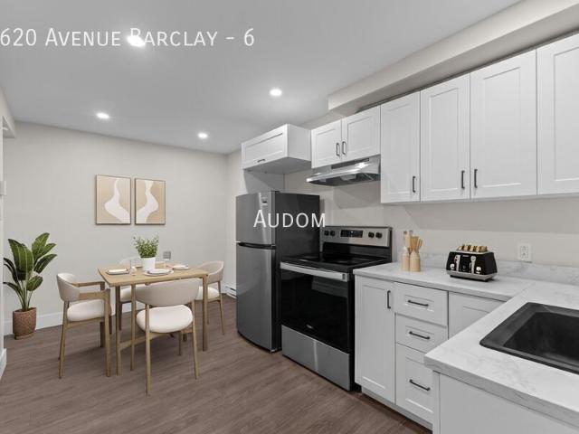 2 BR, 1 BA Apartment 4620 Avenue Barclay, MontrÃ©al, QC H3W 1C7