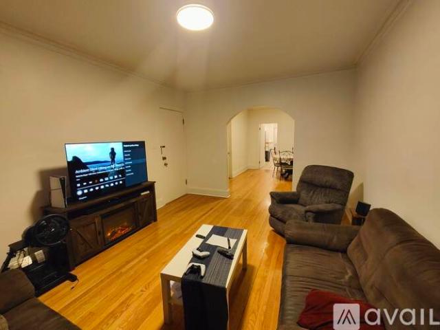 2 BR, 1 BA Apartment 4640 North Avers Avenue, Unit 1, Chicago, IL 60625