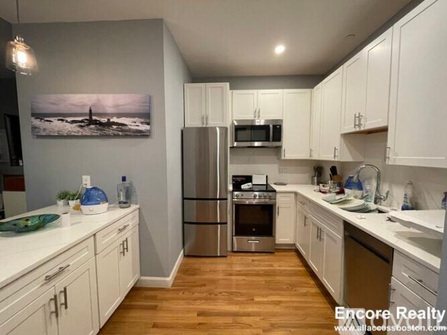 2 BR, 1 BA Apartment 464 Beacon St, Unit 3R, Boston, MA 02115
