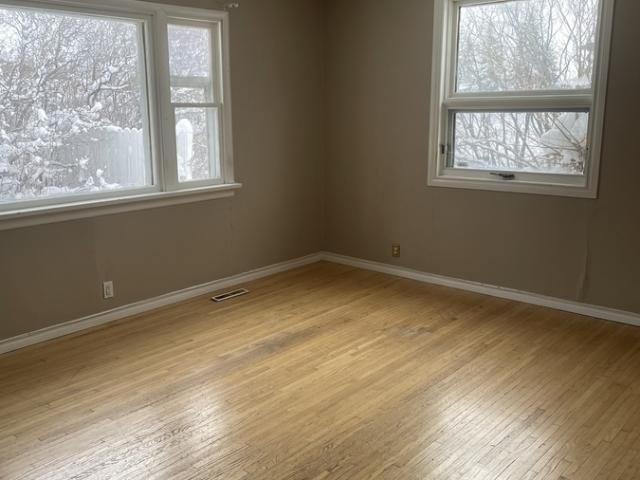 2 BR, 1 BA Apartment 464 Edward St, Regina, SK S4R 4W4