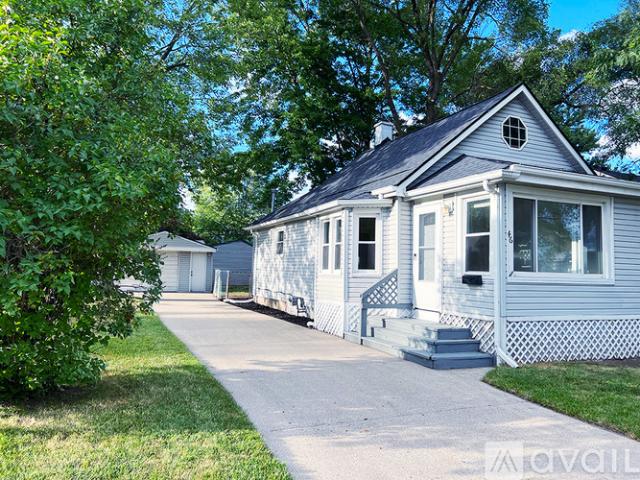 2 BR, 1 BA Apartment 46 W Evelyn Ave, Hazel Park, MI 48030