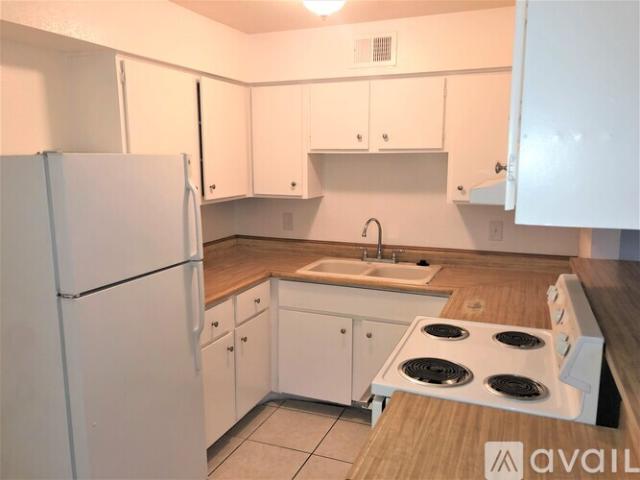 2 BR, 1 BA Apartment 4711 Convaire Avenue, Unit 3, Las Vegas, NV 89115