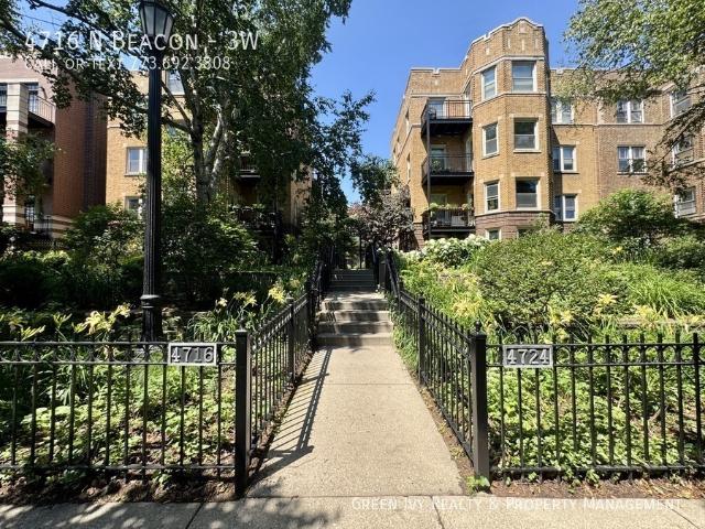 2 BR, 1 BA Apartment 4716 N Beacon, Chicago, IL 60640
