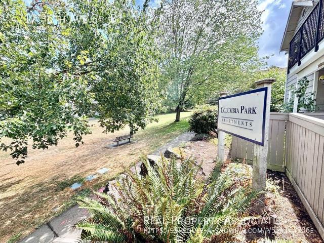 2 BR, 1 BA Apartment 4717 36th Ave S, Seattle, WA 98118
