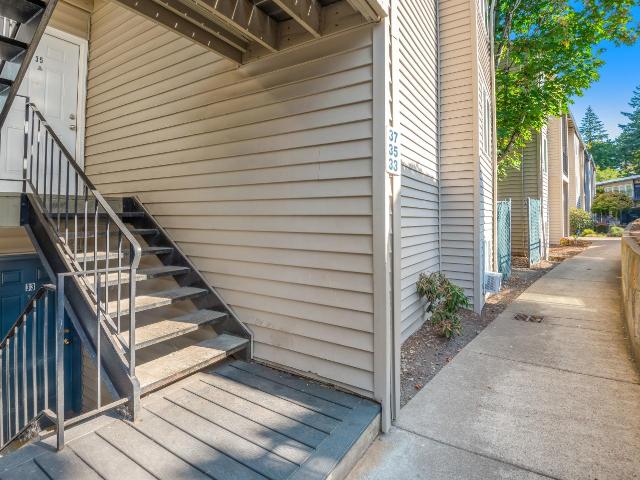 2 BR, 1 BA Apartment 4735 SW Luradel St Unit 37, Portland, OR 97219