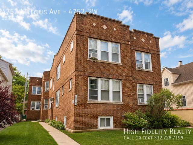 2 BR, 1 BA Apartment 4752 N Lotus Ave, Chicago, IL 60630