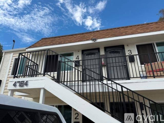 2 BR, 1 BA Apartment 4784 Auburn Dr, Unit 3, San Diego, CA 92105