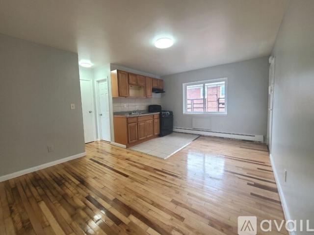 2 BR, 1 BA Apartment 479 Roseville Ave, Unit 2, Newark, NJ 07107