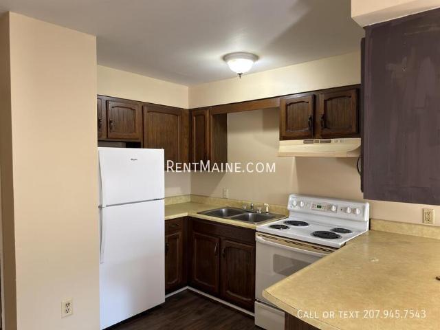 2 BR, 1 BA Apartment 47 Sanford St Bangor, ME 04401