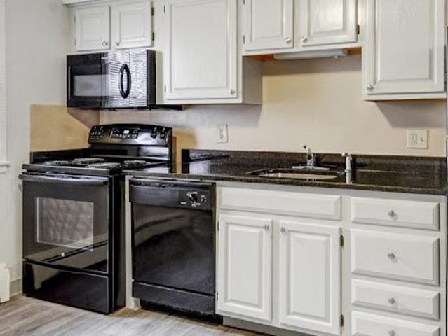 2 BR, 1 BA Apartment 47 Tanglewood Dr Unit 21 11, West Warwick, RI 02893