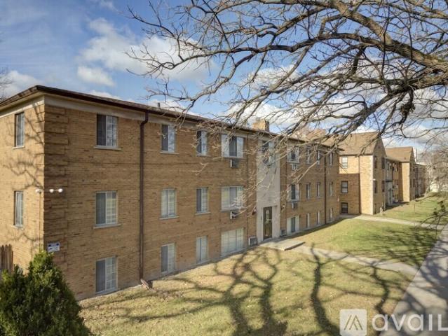 2 BR, 1 BA Apartment 4811 Cadieux Rd, Unit #11, Detroit, MI 48224