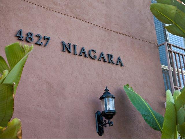 2 BR, 1 BA Apartment 4827 Niagara Avenue Unit 09, San Diego, CA 92107