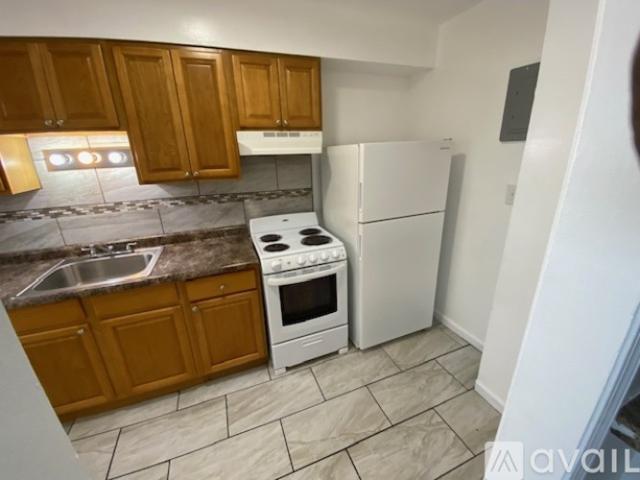 2 BR, 1 BA Apartment 4837 Cadieux Rd, Unit #9, Detroit, MI 48224