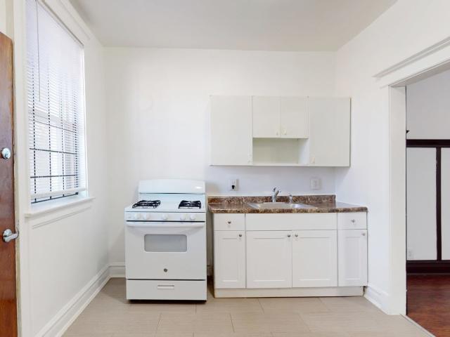 2 BR, 1 BA Apartment 4851 59 South Champlain Avenue Unit 4853 3, Chicago, IL 60615