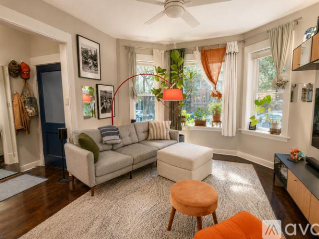 2 BR, 1 BA Apartment 4870 N Magnolia Ave, Unit 1, Chicago, IL 60640