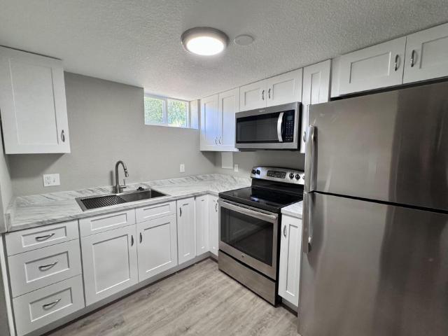 2 BR, 1 BA Apartment 4886 S Logan St, Englewood, CO 80113