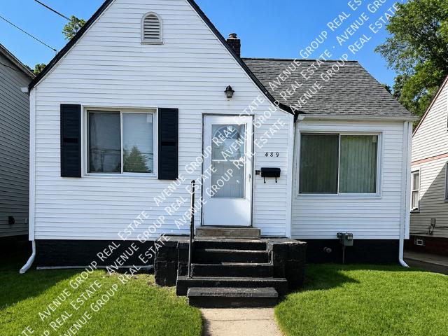 2 BR, 1 BA Apartment 489 Central Ave Pontiac, MI 48341