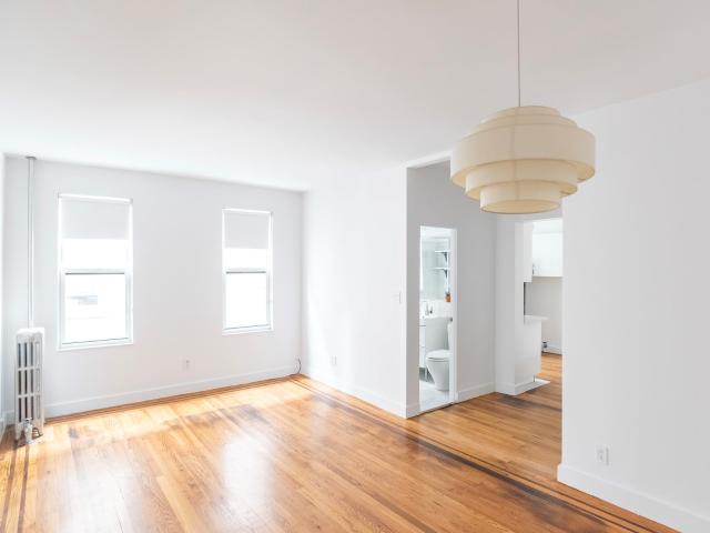 2 BR, 1 BA Apartment 48th St, Queens, NY 11377