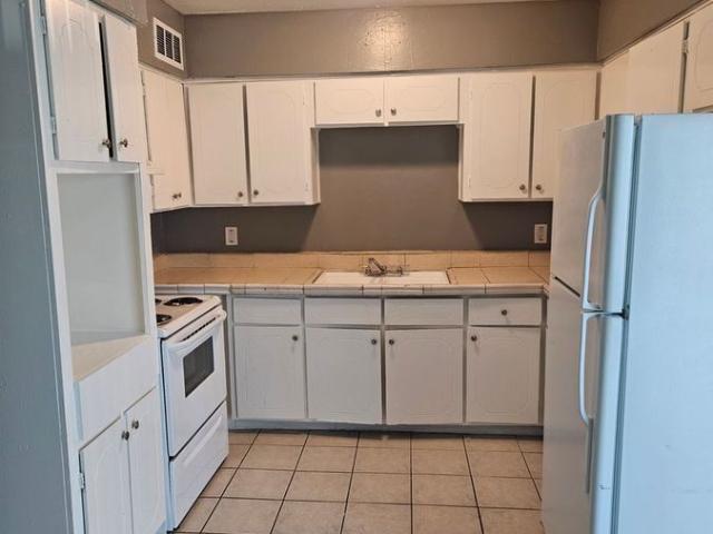 2 BR, 1 BA Apartment 4900 E Culver Street, Phoenix, AZ 85008