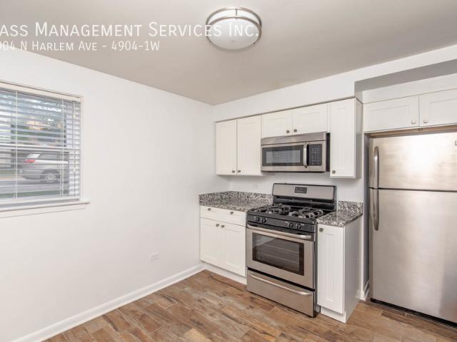 2 BR, 1 BA Apartment 4904 N Harlem Ave, Harwood Heights, IL 60706
