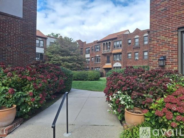 2 BR, 1 BA Apartment 490 Angell St, Unit 111E, Providence, RI 02906