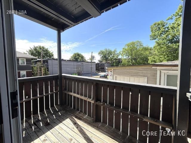 2 BR, 1 BA Apartment 4911 Walnut St, Kansas City, MO 64112