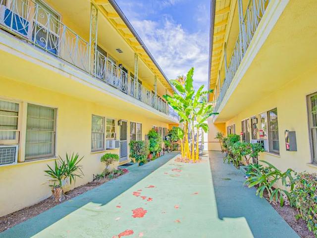 2 BR, 1 BA Apartment 4912 4916 Woodman Avenue Unit 4912.2, Sherman Oaks, CA 91423