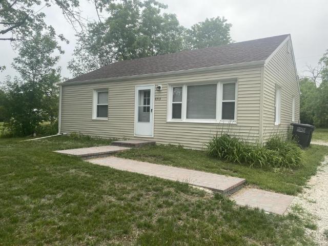 2 BR, 1 BA Apartment 4913 Minnesota Ave, Franklin, WI 53132