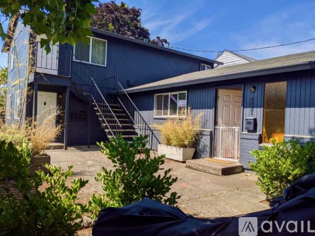 2 BR, 1 BA Apartment 4921 SE 71st Ave, Unit Front Unit, Portland, OR 97206