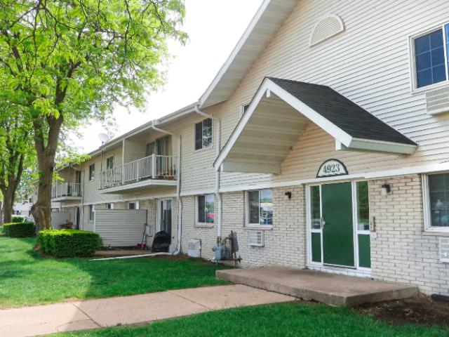 2 BR, 1 BA Apartment 4929 Chalet Gardens Rd Fitchburg, WI 53711