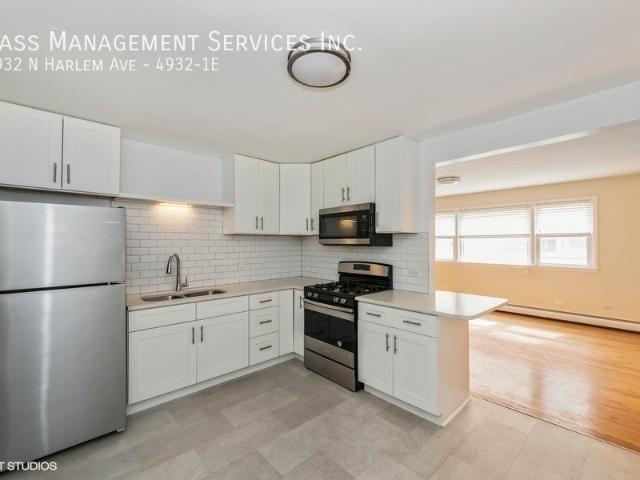 2 BR, 1 BA Apartment 4932 N Harlem Ave, Harwood Heights, IL 60706