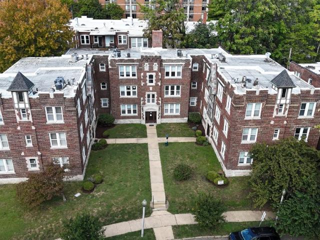 2 BR, 1 BA Apartment 4933 4945 Buckingham Court Unit Buckingh 33 3W, Saint Louis, MO 63108