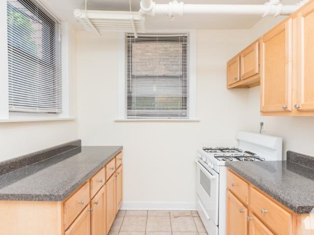 2 BR, 1 BA Apartment 4951 North Oakley, Chicago, IL 60625